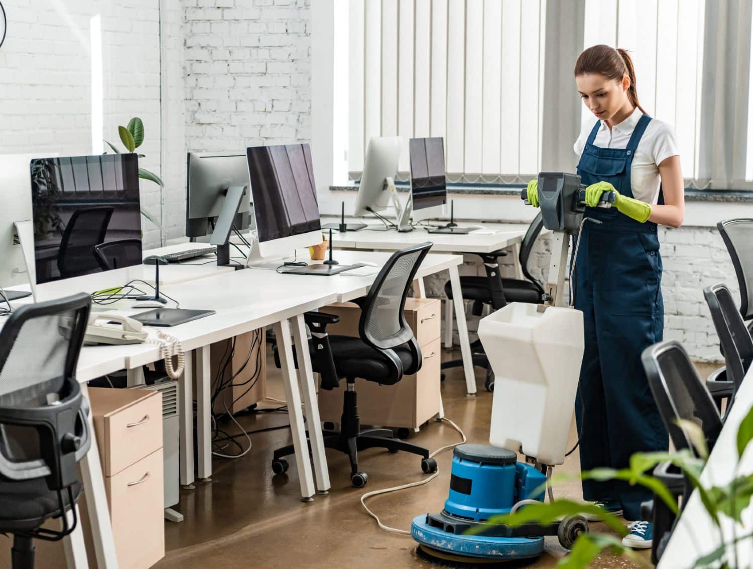 Office Cleaning Cost Calculator: (+ Tips to Cut Costs)